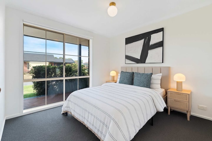 Family Oasis Near Watergardens + Parking - Caroline Springs