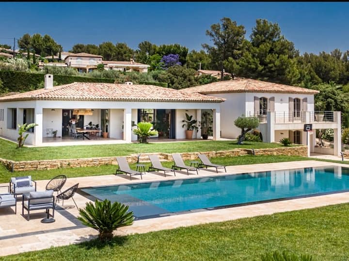 Tropezian Villa With Sea And Vineyard Views - Le Castellet