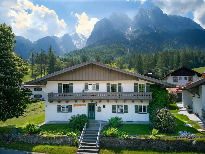 Alpine Chalet Apartment With Zugspitze Views - Grainau