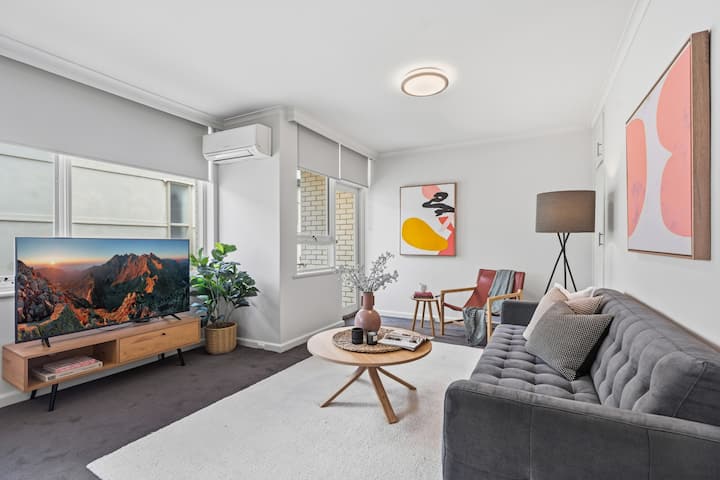 Bright 2br Apartment Beside Green Meadows Park - セント・キルダ