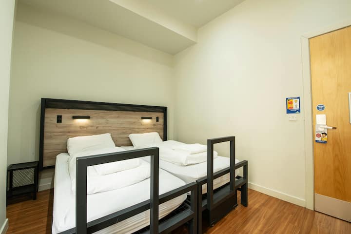 Private Twin Room At A&o Edinburgh City - Edinburgh