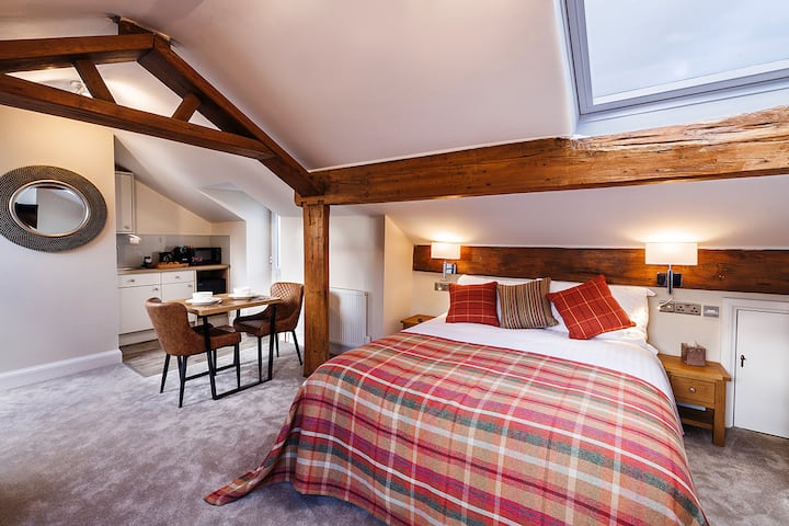 Baron Howard By Birch Stays - Glossop