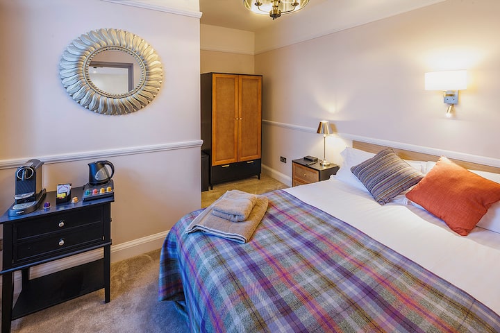 Issac Jackson By Birch Stays - Edale