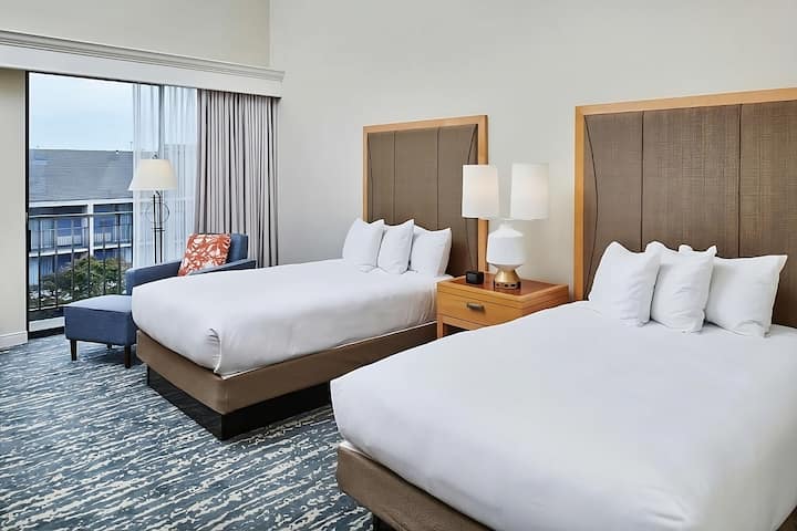 3 Units | Golden Gate + Poolside Stay & Breakfast - Berkeley