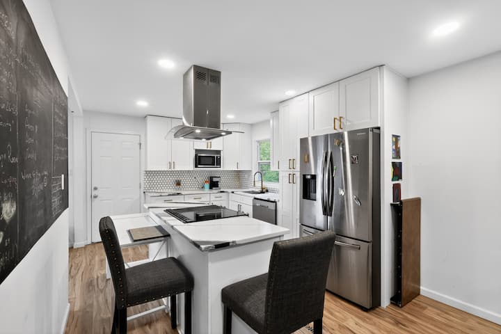 New! Spacious Getaway Near Dc & Potomac River - Occoquan, VA