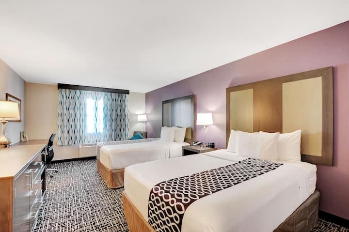 La Quinta Nellis | 2 Queens | Near Speedway Access - North Las Vegas, NV