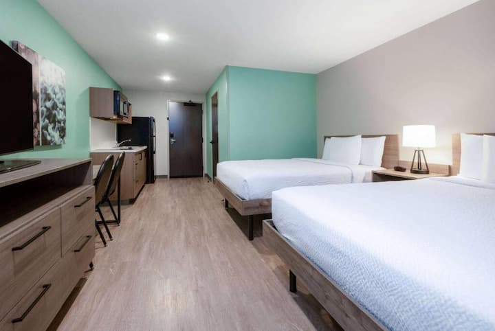 2 Queen Suite | Echo Gallatin | Pet-friendly Stay - Gallatin, TN