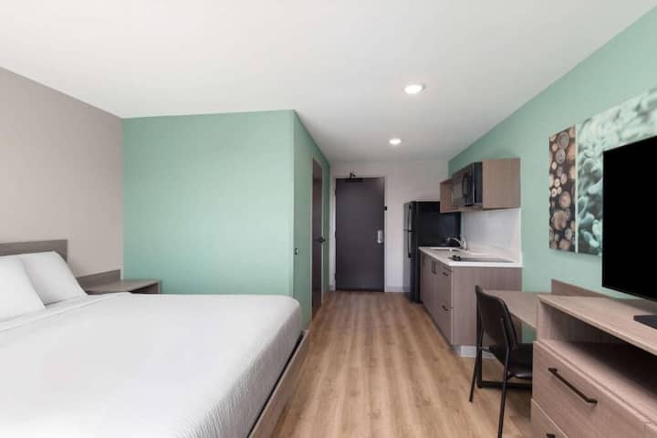 Echo Gallatin | 1 Queen Bed | Pets Allowed - Gallatin, TN