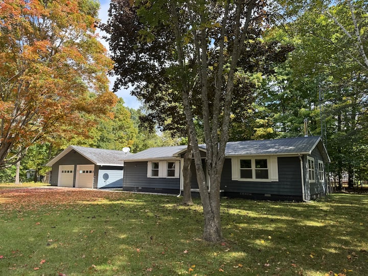 Drummond Island Vacation Homes - Adventure Hq - Drummond, MI