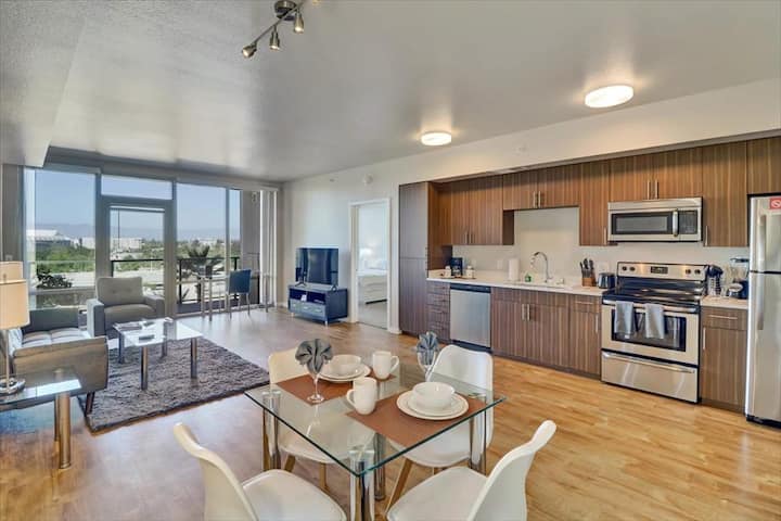 Fresh 2-bedroom Retreat With Pool Access - San Jose, CA