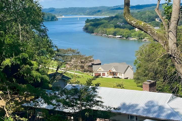 1 Mi To Dtwn Loudon: Spacious River-view Home - Philadelphia, TN