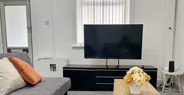 2-bed - Sleeps 6 - Free Parking - Glossop