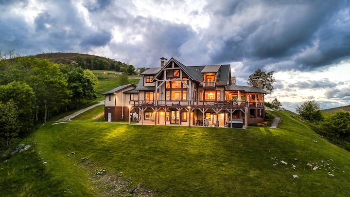 Over The Top Lodge - Views, Hot Tub, Pool Table - Banner Elk, NC