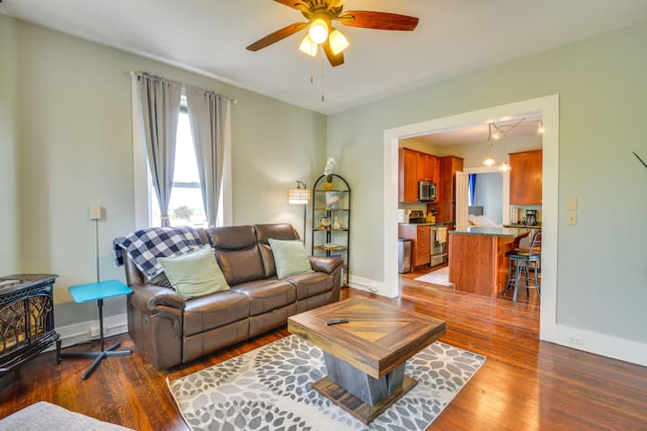 Walk To Lake & Dining: Inviting Sackets Harbor Apt - Sackets Harbor, NY