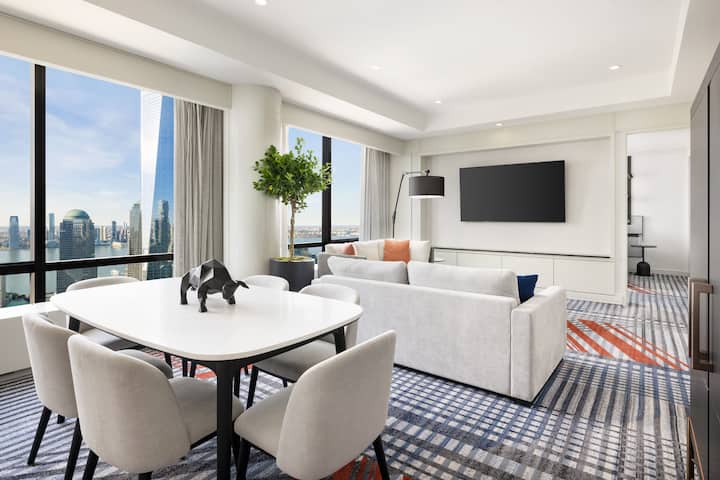 Suite With Views Of Lower Manhattan + Gym - Brooklyn, NY