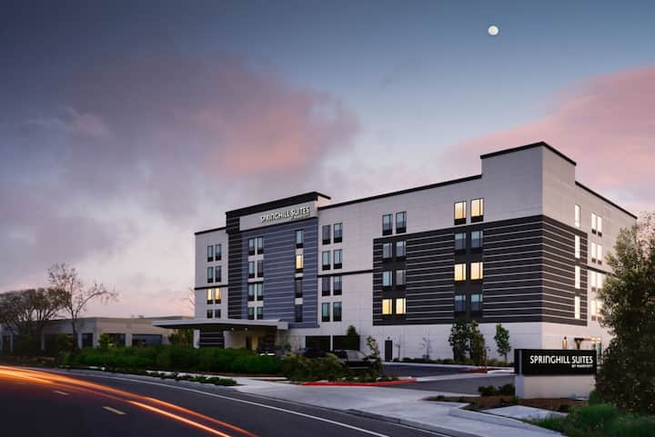 Near Great America Theme Park + Breakfast & Pool - Santa Clara, CA