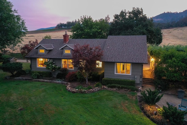 New! Wine Country Farmhouse-sunset Views-cozy! - Jacksonville, OR