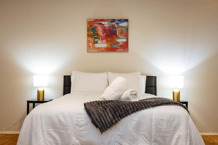 Bright 1br Loft + Den | Steps To Kc Coffee & Shops - Kansas City