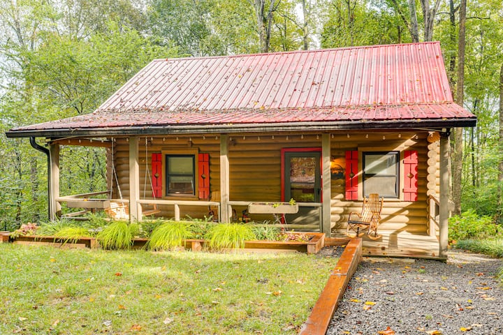 Soak In Hot Tub, Explore Outdoors: Cleveland Cabin - Cleveland, TN