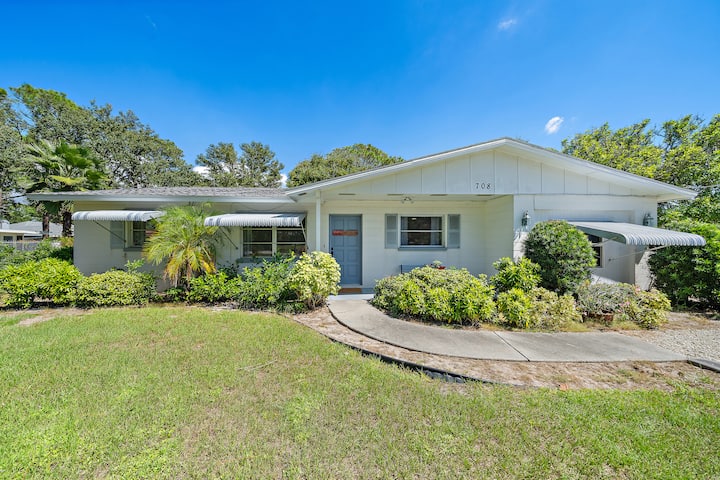 Mango Mansion - Beachy Escape .7 Mi From Beach - Venice, FL