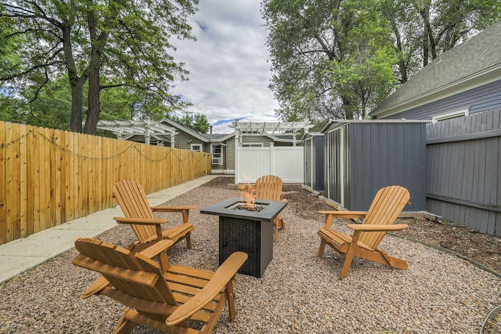Downtown Retreat! Private Yard W/ Fire Pit & Grill - Colorado Springs, CO