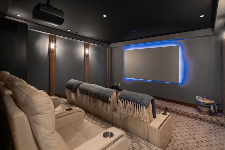 Mountain Escape | Hot Tub, Movie Theatre + More! - Big Sky, MT