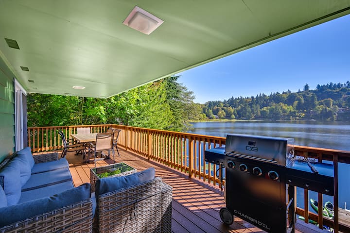 Private Dock & Fire Pit: Lakefront Gem In Olympia - Olympia, WA