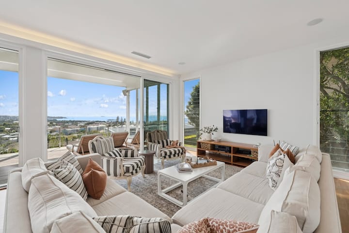 Coastal Panorama - Spectacular Views, Sleeps 8 - Coffs Harbour