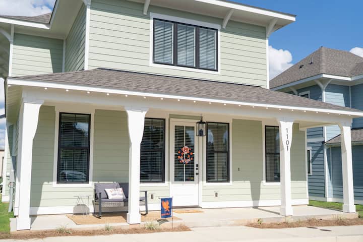 Spacious 5bd/5.5ba Close To Stadium! - Auburn, AL