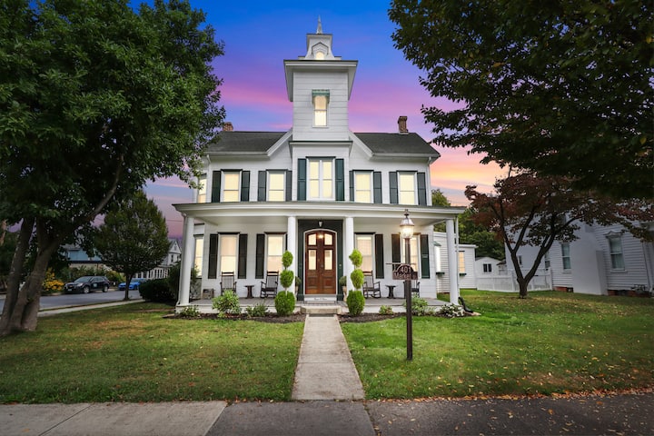 Market Street Manor - Victorian Getaway + Hot Tub - Harrisburg, PA