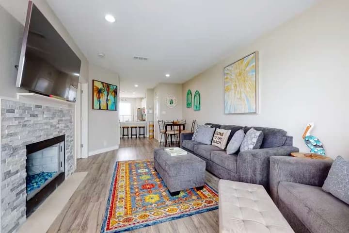 Beach Club With View Of Pool And Lake! - Corpus Christi, TX