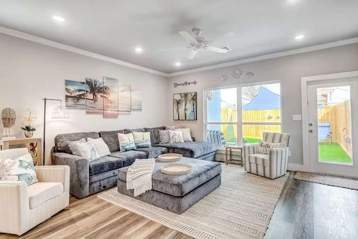 Private Heated Pool With Views Of Park And Canal! - Corpus Christi, TX