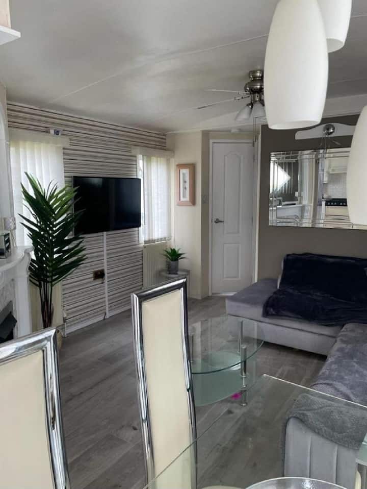Caravan With Large Decking, Southview Ref 33179s - Skegness