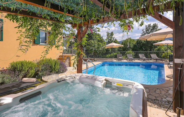 Stunning Home In Jurdani - Fiume (Croazia)