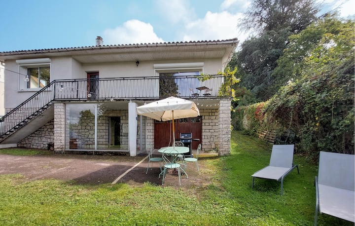 3 Bedroom Gorgeous Apartment In Confolens - Confolens