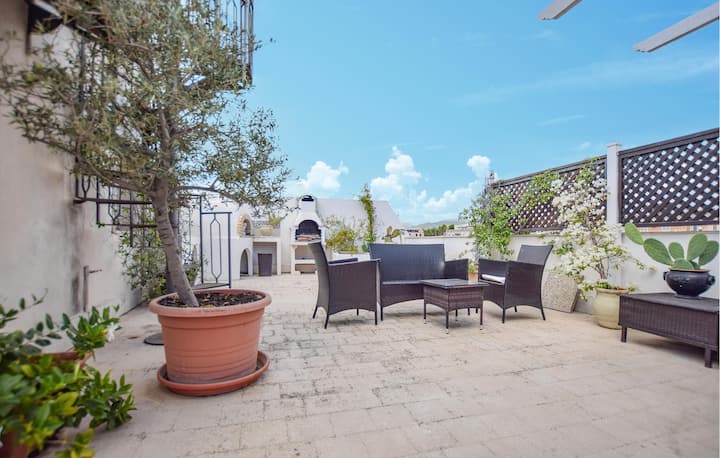 6 Bedroom Amazing Home In Noto - Noto