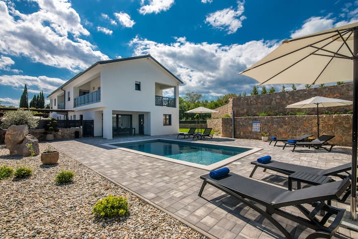 Villa Taralis With Heated Pool - Krk