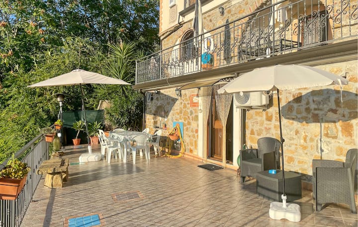 1 Bedroom Gorgeous Apartment In Pollica - Acciaroli