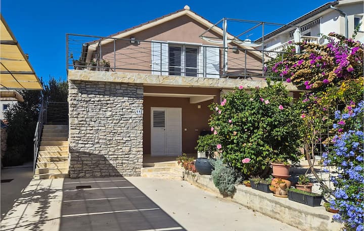 Lovely Home In Tribunj With Wifi - Tisno