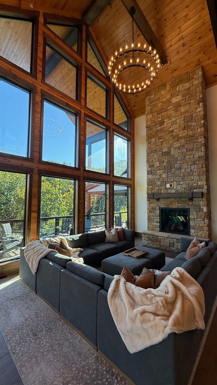 Luxe Gatlinburg-sleeps 22• 8 Br •8 Ba•gym•elevator - Gatlinburg, TN