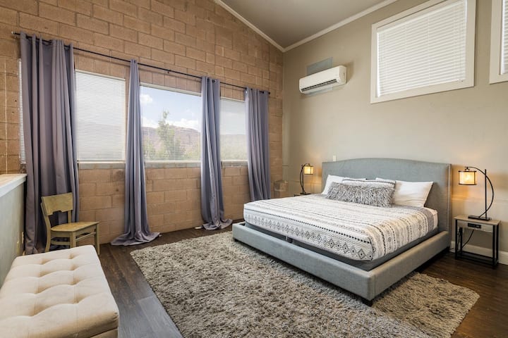 New Listing! Modern Studio In The Heart Of Moab! - Moab, UT