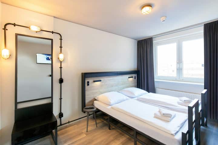 Private Room + En-suite Bath At A&o Berlin Mitte - Berlin