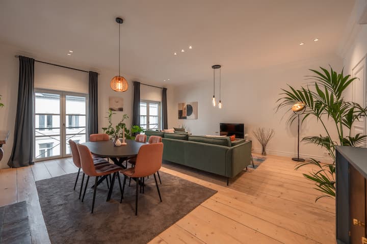 Central And Stylish 2-bedroom Apartment - Gent