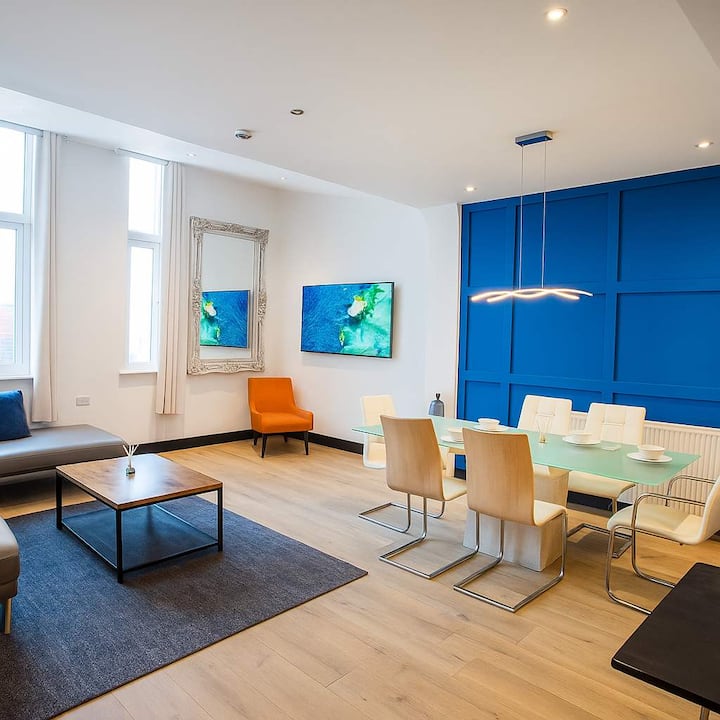 1050sqft Luxury Apt 2 King Beds - Central Location - Warrington