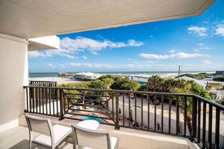 La Quinta Cocoa | 2 Queens | Balcony By Beach - Cape Canaveral, FL