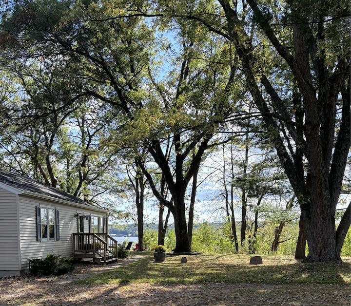 Cozy Lake Altoona Creek Cottage | 4br Waterfront! - Chaos Water Park, Eau Claire