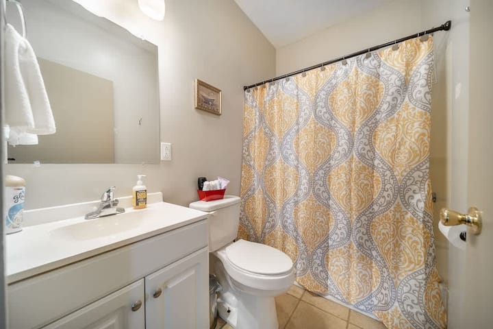 2 Br Bright And Cozy Dt Indy! Long/mid Term Stays! - Indianapolis, IN