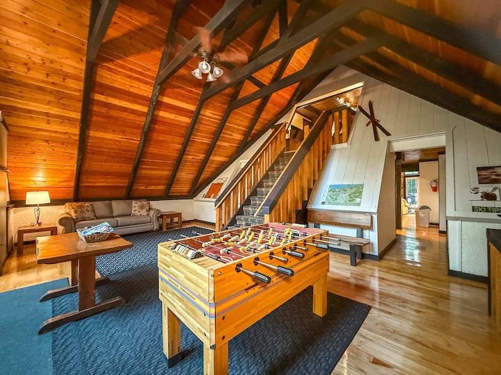 Alpenhaus Upper ~ Whitecap Ski Village! - Peninsula, MI
