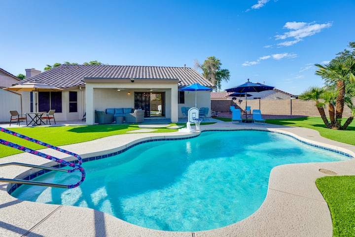 Putting Green & Pool! Peoria Home Near Sports - Peoria, AZ