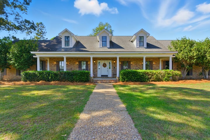 Lakefront Retreat W/ Private Cove & 12 Acres - Missisipi